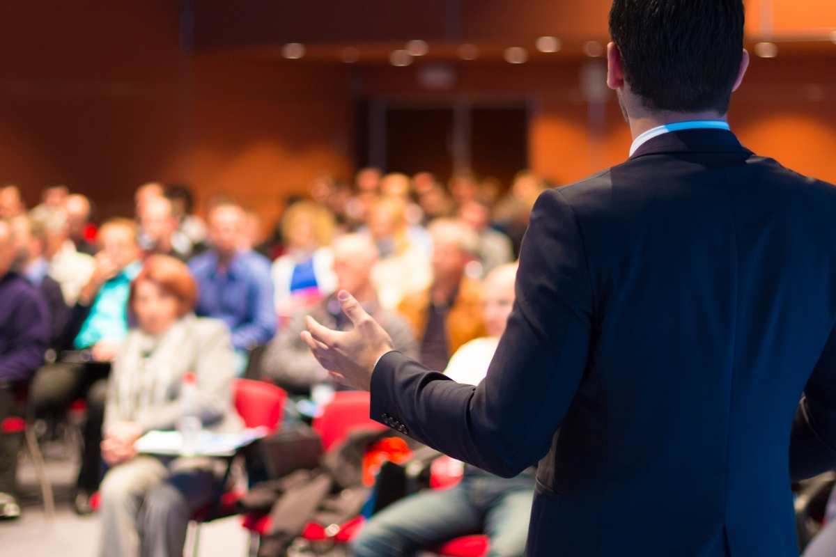 Start Speaking With Confidence With The Best Public Speaking Coaches
