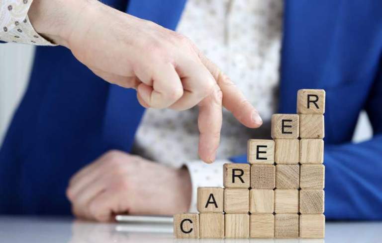 27 Career Goal-Setting Steps To Land Your Dream Job