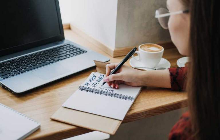 27 Career Goal-Setting Steps To Land Your Dream Job