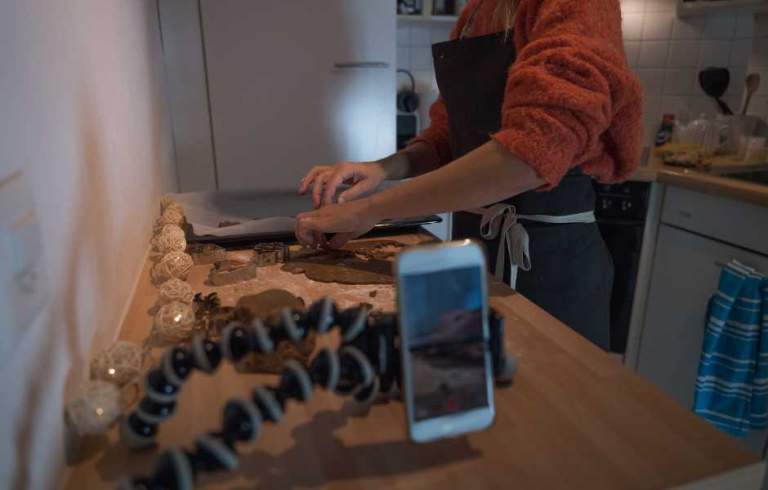 17 Steps To Build A Profitable Side Business