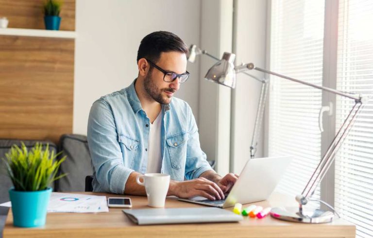 15 AI Freelance Jobs For Beginners